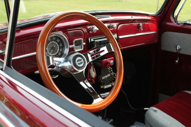Guide to Retro Steering Wheels for Classic Cars | Mavyn