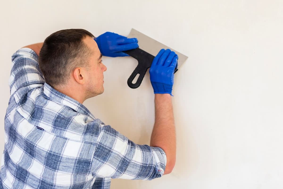 DIY Guide to Fixing Cracked Drywall Walls | Mavyn