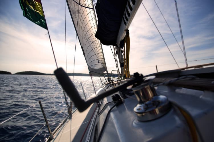Understanding Sailing Rigs - Sloops, Ketches, Schooners | Mavyn